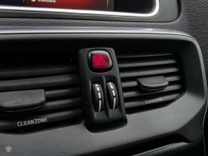 Белый Вольво В40 2017 в Вильнюс, объемом двигателя 1.97 л и пробегом 243 тыс. км за 10850 €, фото 21 на AUTOMOTO.COM.LV