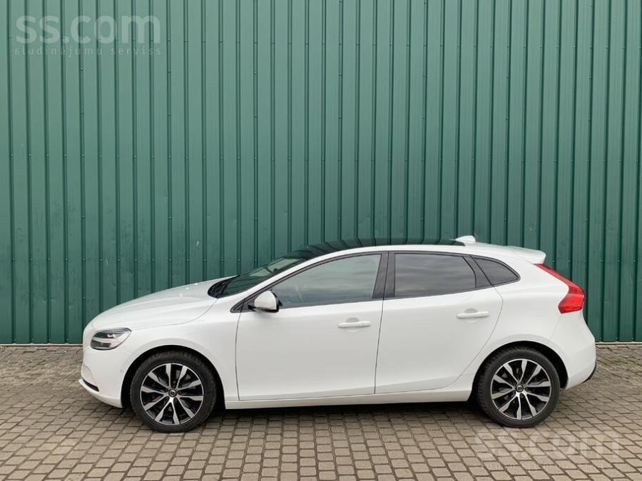 Balts Volvo V40 2018 Rīga, ar dzinēja tilpumu 2.00 L un nobraukumu 191 tūkst. km par 10800 €, foto 2 vietnē AUTOMOTO.COM.LV