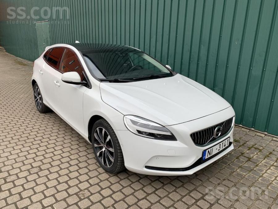 Balts Volvo V40 2018 Rīga, ar dzinēja tilpumu 2.00 L un nobraukumu 191 tūkst. km par 10800 €, foto 5 vietnē AUTOMOTO.COM.LV