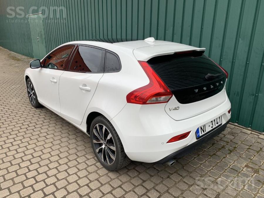 Balts Volvo V40 2018 Rīga, ar dzinēja tilpumu 2.00 L un nobraukumu 191 tūkst. km par 10800 €, foto 8 vietnē AUTOMOTO.COM.LV