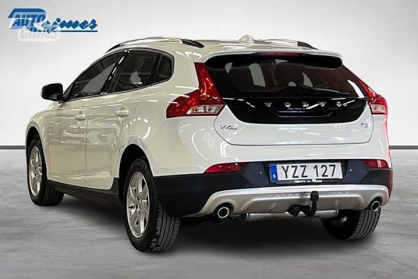 White Volvo V40 2018 in Kaunas, with an engine capacity of 0.00 L and mileage of 23 thousand km for 23529 €, photo 2 on AUTOMOTO.COM.LV