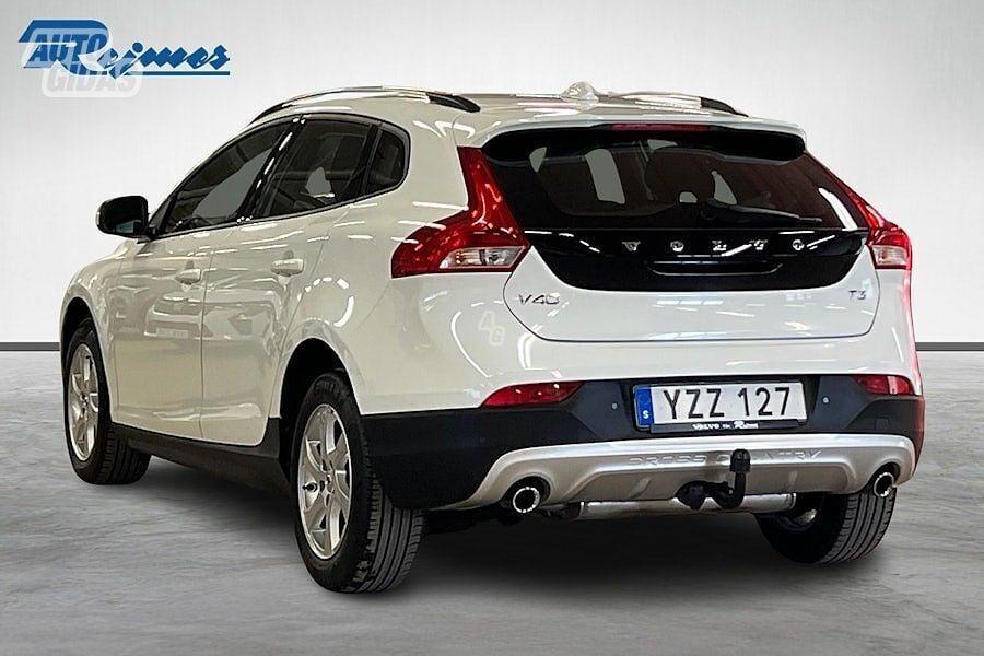 Balts Volvo V40 2018 Kauņa, ar dzinēja tilpumu 0.00 L un nobraukumu 23 tūkst. km par 23529 €, foto 2 vietnē AUTOMOTO.COM.LV