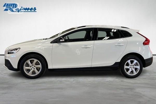 White Volvo V40 2018 in Kaunas, with an engine capacity of 0.00 L and mileage of 23 thousand km for 23529 €, photo 3 on AUTOMOTO.COM.LV