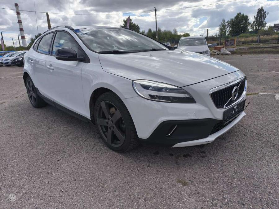 Balts Volvo V40 2018 Panevēža, ar dzinēja tilpumu 2.00 L un nobraukumu 337 tūkst. km par 4700 €, foto 1 vietnē AUTOMOTO.COM.LV