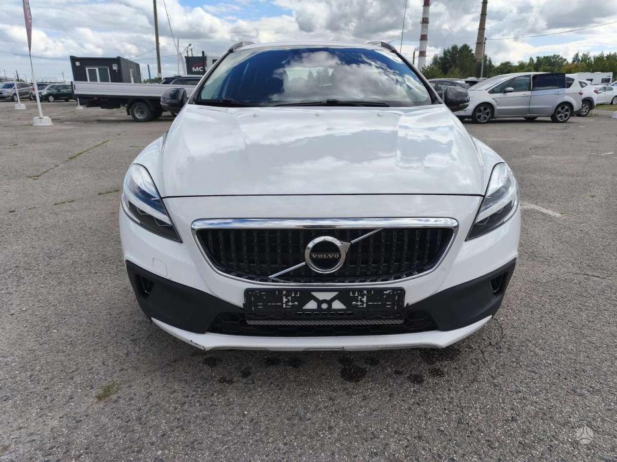 Balts Volvo V40 2018 Panevēža, ar dzinēja tilpumu 2.00 L un nobraukumu 337 tūkst. km par 4700 €, foto 4 vietnē AUTOMOTO.COM.LV