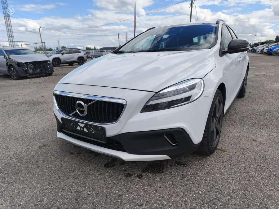 Balts Volvo V40 2018 Panevēža, ar dzinēja tilpumu 2.00 L un nobraukumu 337 tūkst. km par 4700 €, foto 5 vietnē AUTOMOTO.COM.LV
