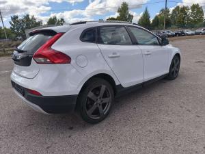 Balts Volvo V40 2018 Panevēža, ar dzinēja tilpumu 2.00 L un nobraukumu 337 tūkst. km par 4700 €, foto 8 vietnē AUTOMOTO.COM.LV