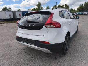 Balts Volvo V40 2018 Panevēža, ar dzinēja tilpumu 2.00 L un nobraukumu 337 tūkst. km par 4700 €, foto 9 vietnē AUTOMOTO.COM.LV
