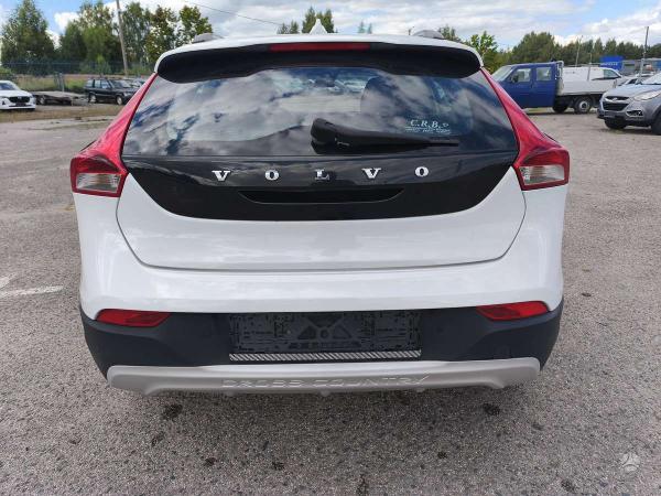 Volvo V40 2018 in Panevezys on AUTOMOTO.COM.LV White Volvo V40 2018 in Panevezys, with an engine capacity of 2.00 L and mileage of 337 thousand km for 4700 €, photo 10 on AUTOMOTO.COM.LV