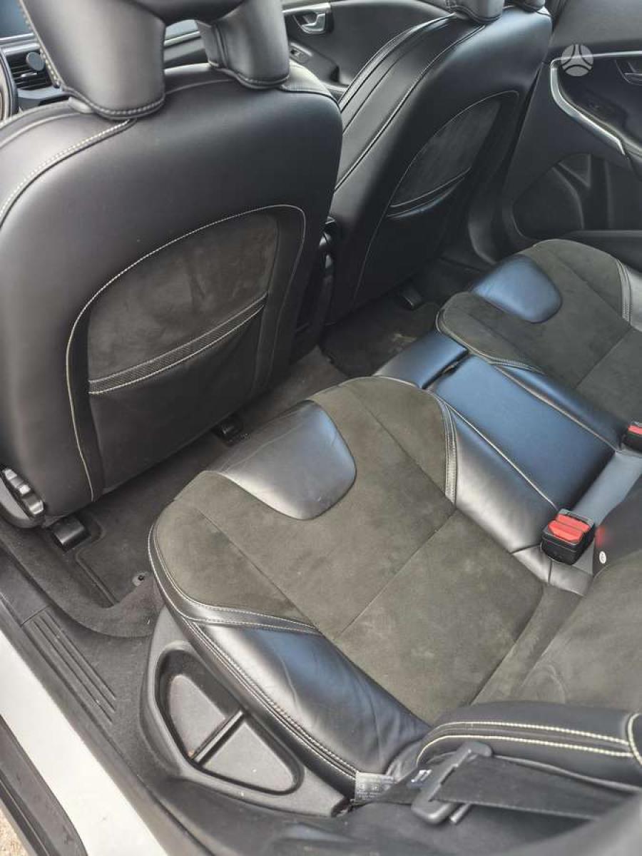 Balts Volvo V40 2018 Panevēža, ar dzinēja tilpumu 2.00 L un nobraukumu 337 tūkst. km par 4700 €, foto 15 vietnē AUTOMOTO.COM.LV