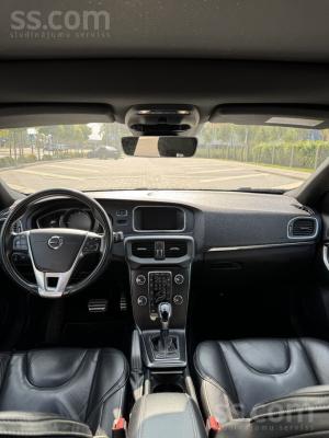 White Volvo V40 2018 in Jelgava, with an engine capacity of 2.00 L and mileage of 286 thousand km for 9000 €, photo 15 on AUTOMOTO.COM.LV