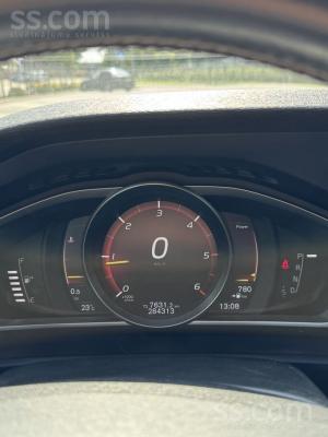 White Volvo V40 2018 in Jelgava, with an engine capacity of 2.00 L and mileage of 286 thousand km for 9000 €, photo 16 on AUTOMOTO.COM.LV