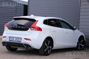 White Volvo V40 2019 in Aizkraukle, with an engine capacity of 1.50 L and mileage of 193 thousand km for 13800 €, photo 3 on AUTOMOTO.COM.LV