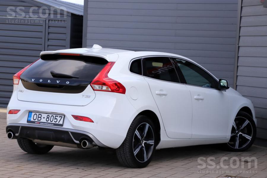 White Volvo V40 2019 in Aizkraukle, with an engine capacity of 1.50 L and mileage of 193 thousand km for 13800 €, photo 3 on AUTOMOTO.COM.LV