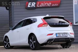 White Volvo V40 2019 in Aizkraukle, with an engine capacity of 1.50 L and mileage of 193 thousand km for 13800 €, photo 4 on AUTOMOTO.COM.LV