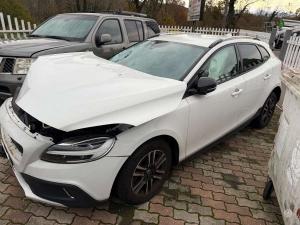 Balts Volvo V40 2019 Panevēža, ar dzinēja tilpumu 1.97 L un nobraukumu 85 tūkst. km par 2950 €, foto  vietnē AUTOMOTO.COM.LV