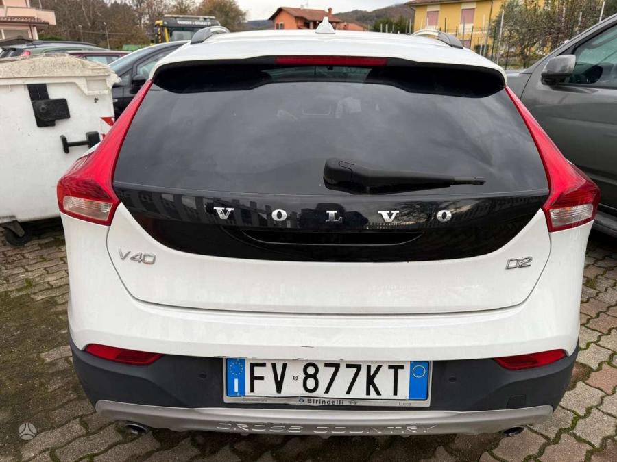 Balts Volvo V40 2019 Panevēža, ar dzinēja tilpumu 1.97 L un nobraukumu 85 tūkst. km par 2950 €, foto 5 vietnē AUTOMOTO.COM.LV