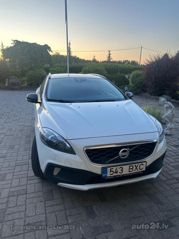 Balts Volvo V40 2014 Tallina, ar dzinēja tilpumu 2.00 L un nobraukumu 228 tūkst. km par 8000 €, foto 1 vietnē AUTOMOTO.COM.LV