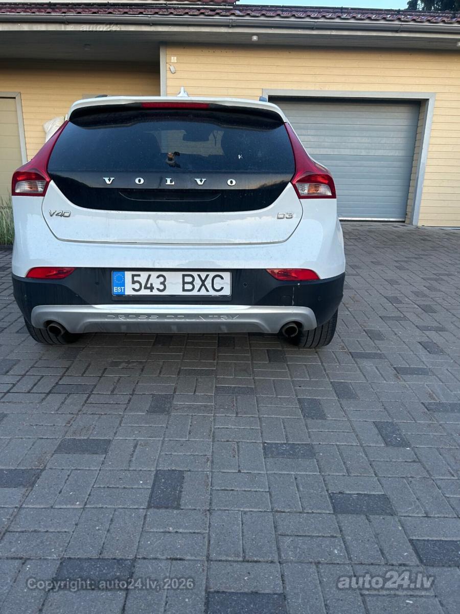 Balts Volvo V40 2014 Tallina, ar dzinēja tilpumu 2.00 L un nobraukumu 228 tūkst. km par 8000 €, foto 4 vietnē AUTOMOTO.COM.LV