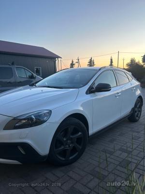 Balts Volvo V40 2014 Tallina, ar dzinēja tilpumu 2.00 L un nobraukumu 228 tūkst. km par 8000 €, foto 5 vietnē AUTOMOTO.COM.LV