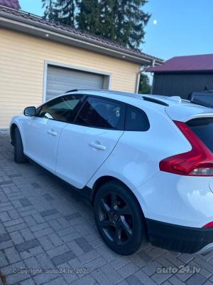 Balts Volvo V40 2014 Tallina, ar dzinēja tilpumu 2.00 L un nobraukumu 228 tūkst. km par 8000 €, foto 6 vietnē AUTOMOTO.COM.LV