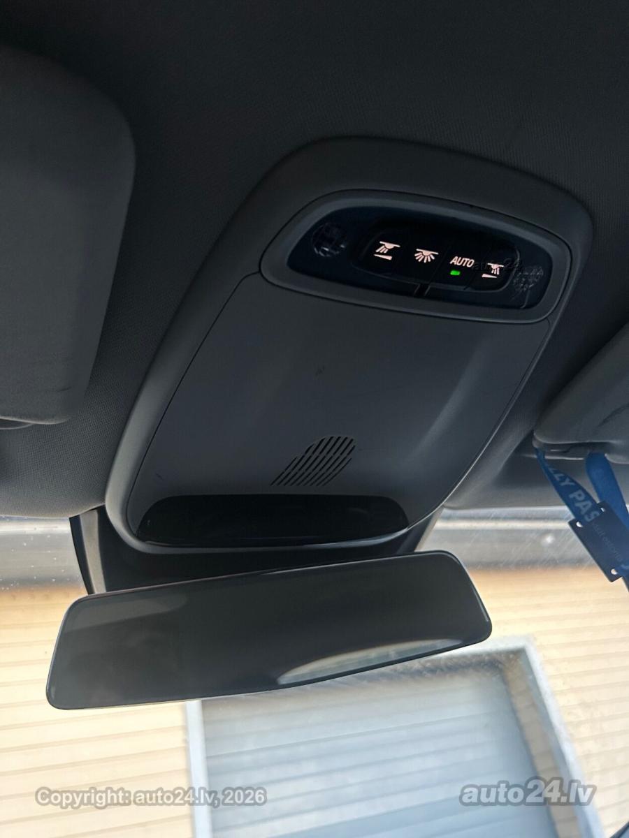 Balts Volvo V40 2014 Tallina, ar dzinēja tilpumu 2.00 L un nobraukumu 228 tūkst. km par 8000 €, foto 11 vietnē AUTOMOTO.COM.LV