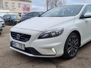 White Volvo V40 2014 in Riga, with an engine capacity of 2.00 L and mileage of 244 thousand km for 8490 €, photo 3 on AUTOMOTO.COM.LV
