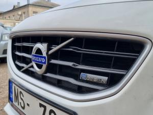 White Volvo V40 2014 in Riga, with an engine capacity of 2.00 L and mileage of 244 thousand km for 8490 €, photo 4 on AUTOMOTO.COM.LV