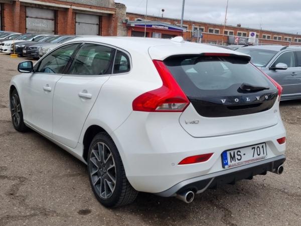 Balts Volvo V40 2014 Rīga, ar dzinēja tilpumu 2.00 L un nobraukumu 244 tūkst. km par 8490 €, foto 4 vietnē AUTOMOTO.COM.LV