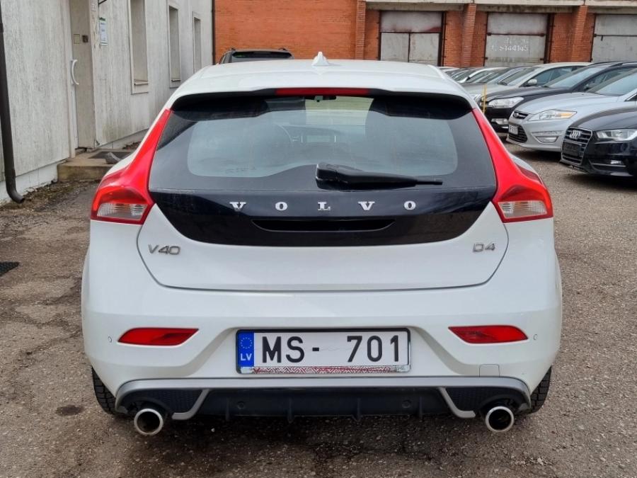 White Volvo V40 2014 in Riga, with an engine capacity of 2.00 L and mileage of 244 thousand km for 8490 €, photo 7 on AUTOMOTO.COM.LV