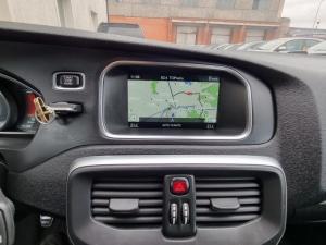 White Volvo V40 2014 in Riga, with an engine capacity of 2.00 L and mileage of 244 thousand km for 8490 €, photo 12 on AUTOMOTO.COM.LV