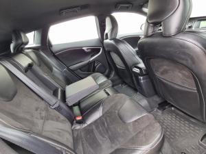 White Volvo V40 2014 in Riga, with an engine capacity of 2.00 L and mileage of 244 thousand km for 8490 €, photo 17 on AUTOMOTO.COM.LV