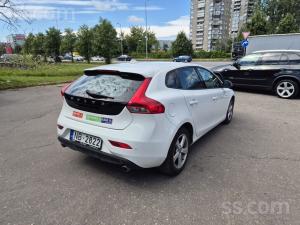 White Volvo V40 2014 in Riga, with an engine capacity of 2.00 L and mileage of 292 thousand km for 5490 €, photo 7 on AUTOMOTO.COM.LV