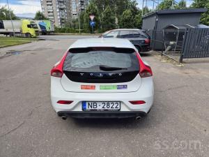 White Volvo V40 2014 in Riga, with an engine capacity of 2.00 L and mileage of 292 thousand km for 5490 €, photo 8 on AUTOMOTO.COM.LV