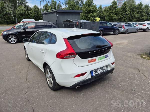 Balts Volvo V40 2014 Rīga, ar dzinēja tilpumu 2.00 L un nobraukumu 292 tūkst. km par 5490 €, foto 8 vietnē AUTOMOTO.COM.LV