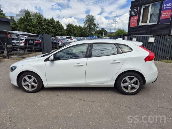 Balts Volvo V40 2014 Rīga, ar dzinēja tilpumu 2.00 L un nobraukumu 292 tūkst. km par 5490 €, foto 9 vietnē AUTOMOTO.COM.LV