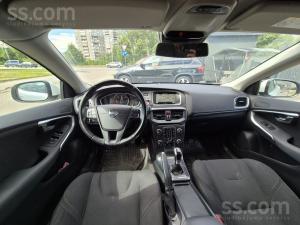 White Volvo V40 2014 in Riga, with an engine capacity of 2.00 L and mileage of 292 thousand km for 5490 €, photo 12 on AUTOMOTO.COM.LV