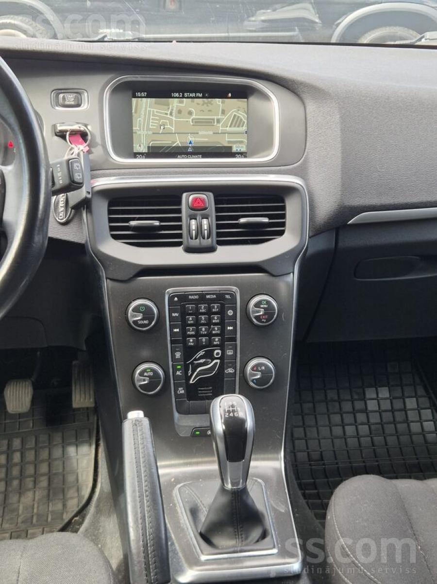 White Volvo V40 2014 in Riga, with an engine capacity of 2.00 L and mileage of 292 thousand km for 5490 €, photo 13 on AUTOMOTO.COM.LV