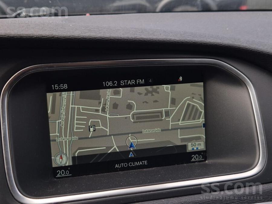 White Volvo V40 2014 in Riga, with an engine capacity of 2.00 L and mileage of 292 thousand km for 5490 €, photo 15 on AUTOMOTO.COM.LV