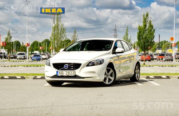 Белый Вольво В40 2014 в Рига, объемом двигателя 2.00 л и пробегом 292 тыс. км за 5490 €, фото 1 на AUTOMOTO.COM.LV