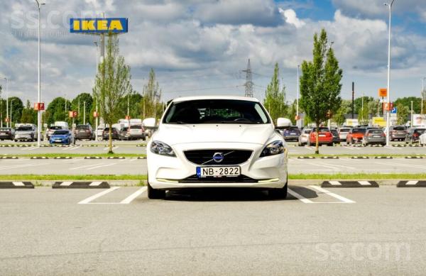 Белый Вольво В40 2014 в Рига, объемом двигателя 2.00 л и пробегом 292 тыс. км за 5490 €, фото 3 на AUTOMOTO.COM.LV