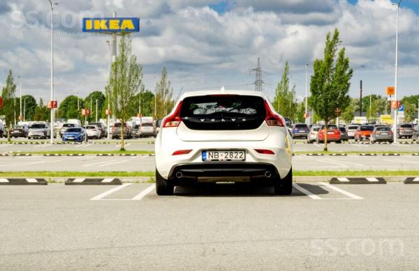 Белый Вольво В40 2014 в Рига, объемом двигателя 2.00 л и пробегом 292 тыс. км за 5490 €, фото 7 на AUTOMOTO.COM.LV