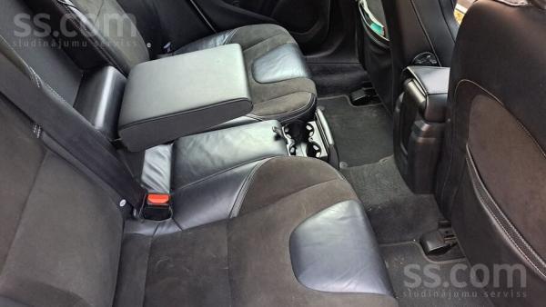 White Volvo V40 2015 in Rezekne, with an engine capacity of 2.00 L and mileage of 246 thousand km for 7900 €, photo 7 on AUTOMOTO.COM.LV