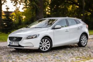 Balts Volvo V40 2015 Jelgava, ar dzinēja tilpumu 2.00 L un nobraukumu 181 tūkst. km par 12000 €, foto  vietnē AUTOMOTO.COM.LV