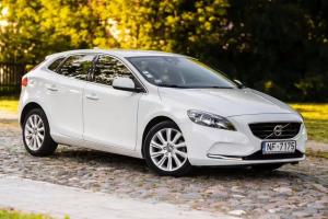 Balts Volvo V40 2015 Jelgava, ar dzinēja tilpumu 2.00 L un nobraukumu 181 tūkst. km par 12000 €, foto 3 vietnē AUTOMOTO.COM.LV