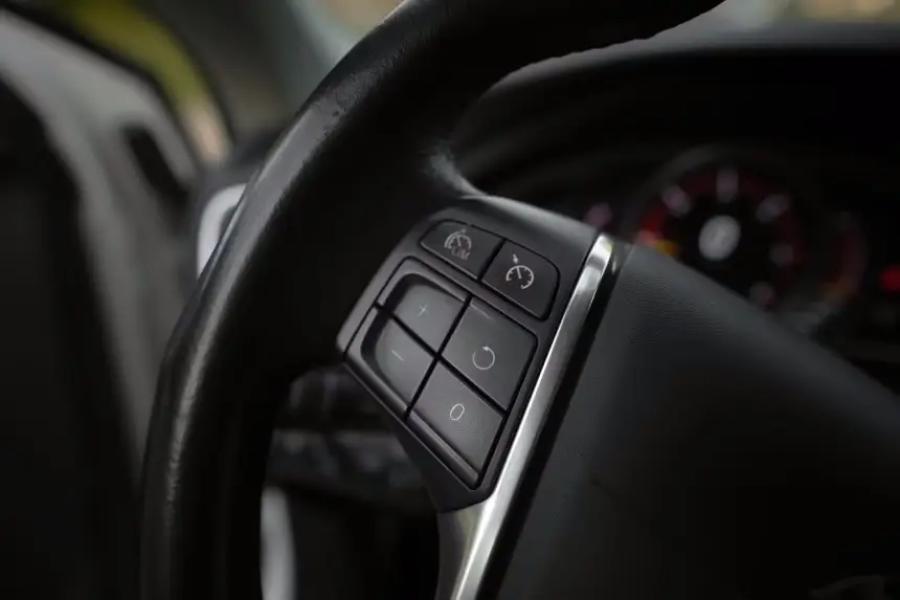 Balts Volvo V40 2015 Jelgava, ar dzinēja tilpumu 2.00 L un nobraukumu 181 tūkst. km par 12000 €, foto 12 vietnē AUTOMOTO.COM.LV