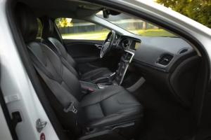 Balts Volvo V40 2015 Jelgava, ar dzinēja tilpumu 2.00 L un nobraukumu 181 tūkst. km par 12000 €, foto 13 vietnē AUTOMOTO.COM.LV