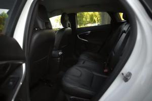 Balts Volvo V40 2015 Jelgava, ar dzinēja tilpumu 2.00 L un nobraukumu 181 tūkst. km par 12000 €, foto 14 vietnē AUTOMOTO.COM.LV