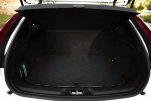 Balts Volvo V40 2015 Jelgava, ar dzinēja tilpumu 2.00 L un nobraukumu 181 tūkst. km par 12000 €, foto 15 vietnē AUTOMOTO.COM.LV