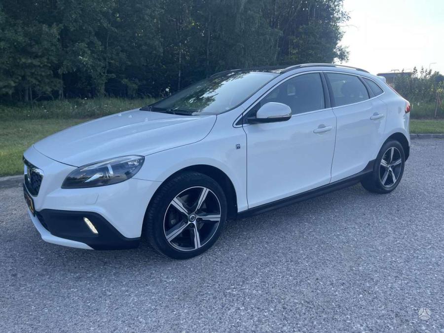 Balts Volvo V40 2015 Kauņa, ar dzinēja tilpumu 1.97 L un nobraukumu 250 tūkst. km par 7750 €, foto 3 vietnē AUTOMOTO.COM.LV